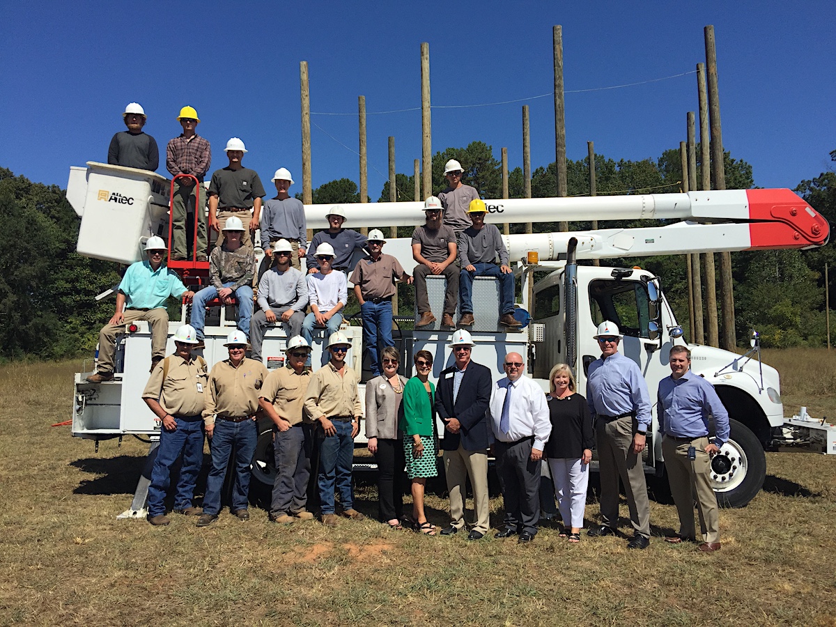 Georgia Power donates bucket truck to help train future lineworkers ...