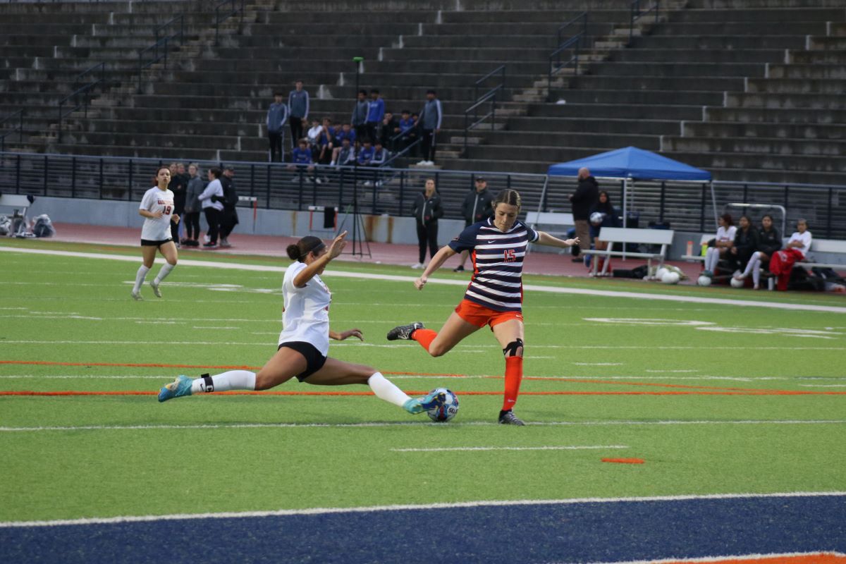 Comeback kids: HCHS soccer teams snatch wins away from Gainesville ...