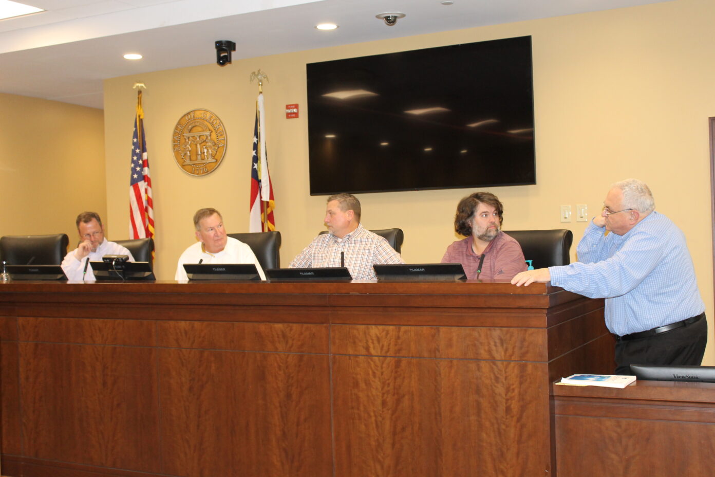 Habersham narrows search for next county manager to three candidates ...