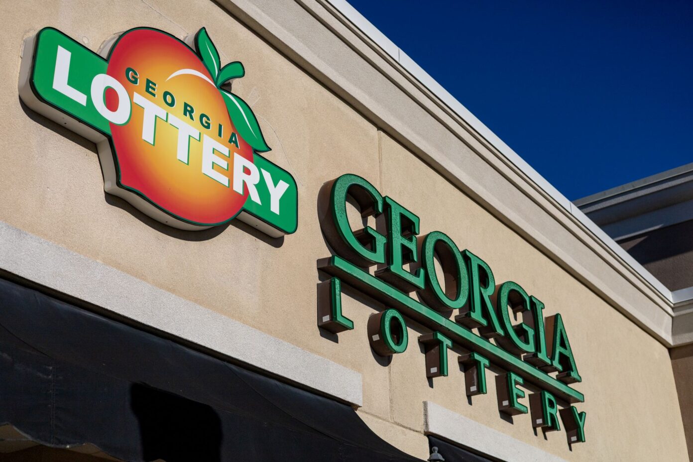 Powerball jackpot climbs to $1.7 billion ahead of Christmas Eve drawing ...